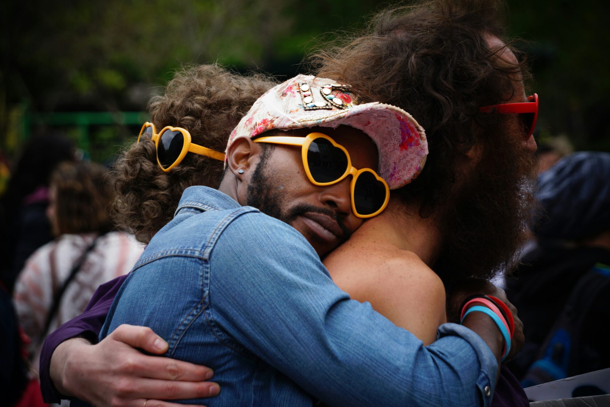 Zwischen Vertrautheit und Freiheit: Was Freundschaft-plus-Beziehungen ...